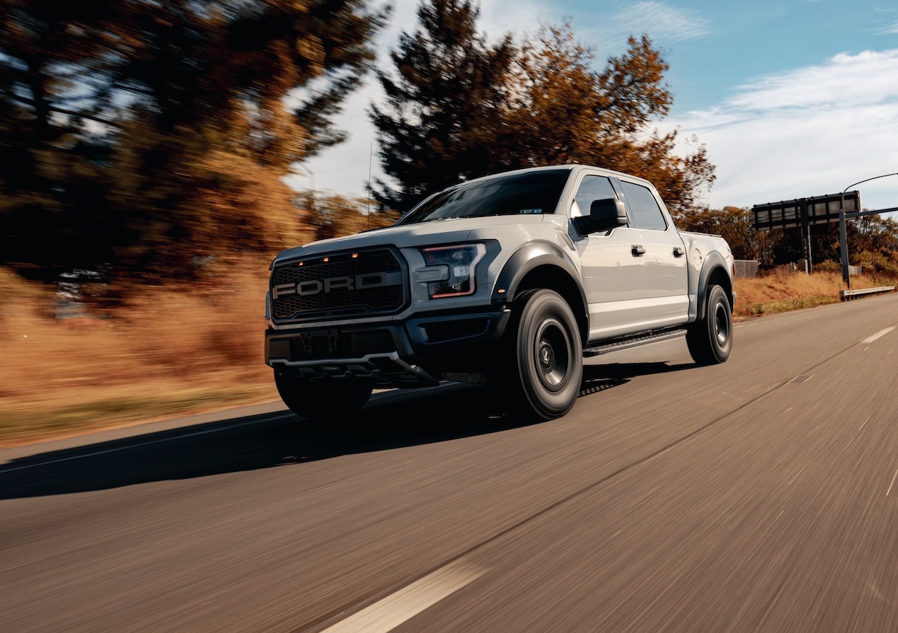 What Is Hot Shot Trucking? Rates, Best Trucks, Drivers Salary - Shipaa